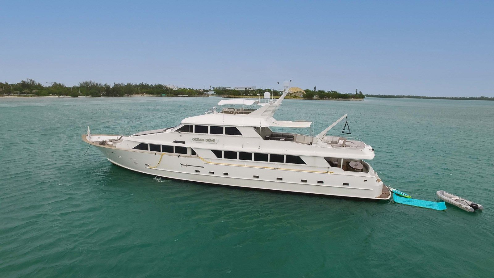 Broward motor yacht Ocean Drive sold